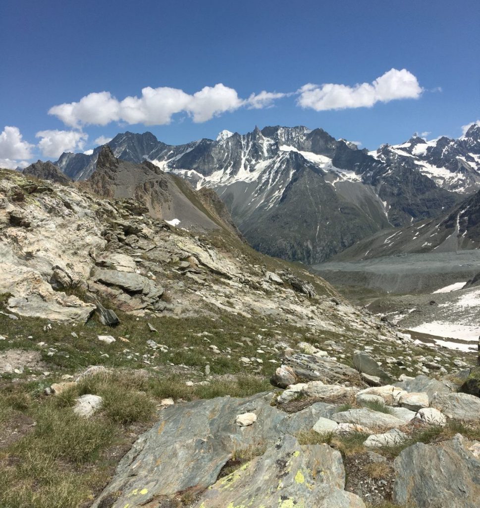 Col de Riedmatten: trail met uitzicht op toppen en gletsjers ...