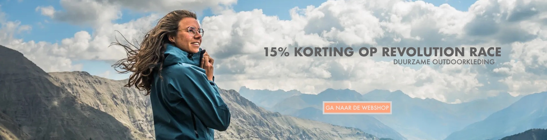 Wandelen langs de steile kliffen van Torridon in Schotland ...